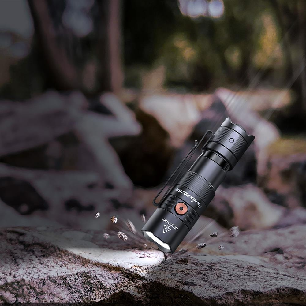 Latarka diodowa LED z akumulatorem 700 mAh Fenix PD25R moc 800 lumenów