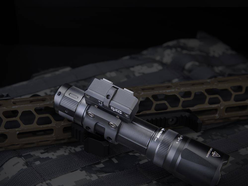 Montaż Latarki Taktycznej Do Broni Skośny Kątowy Offset M-LOK Fenix ALG-16